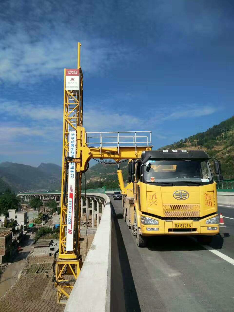1000 Lbs Max Capacity Bridge Inspection Unit with Fall Protection System